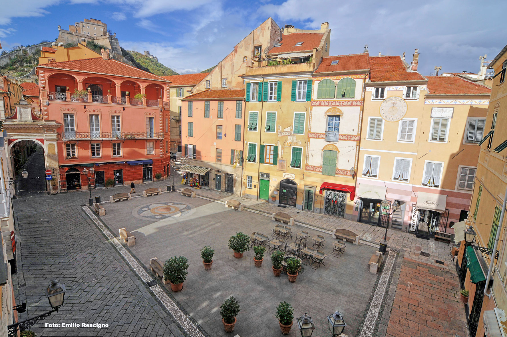 Finalborgo entdecken: Das ummauerte Dorf mit Meeresblick [Fotogalerie ...